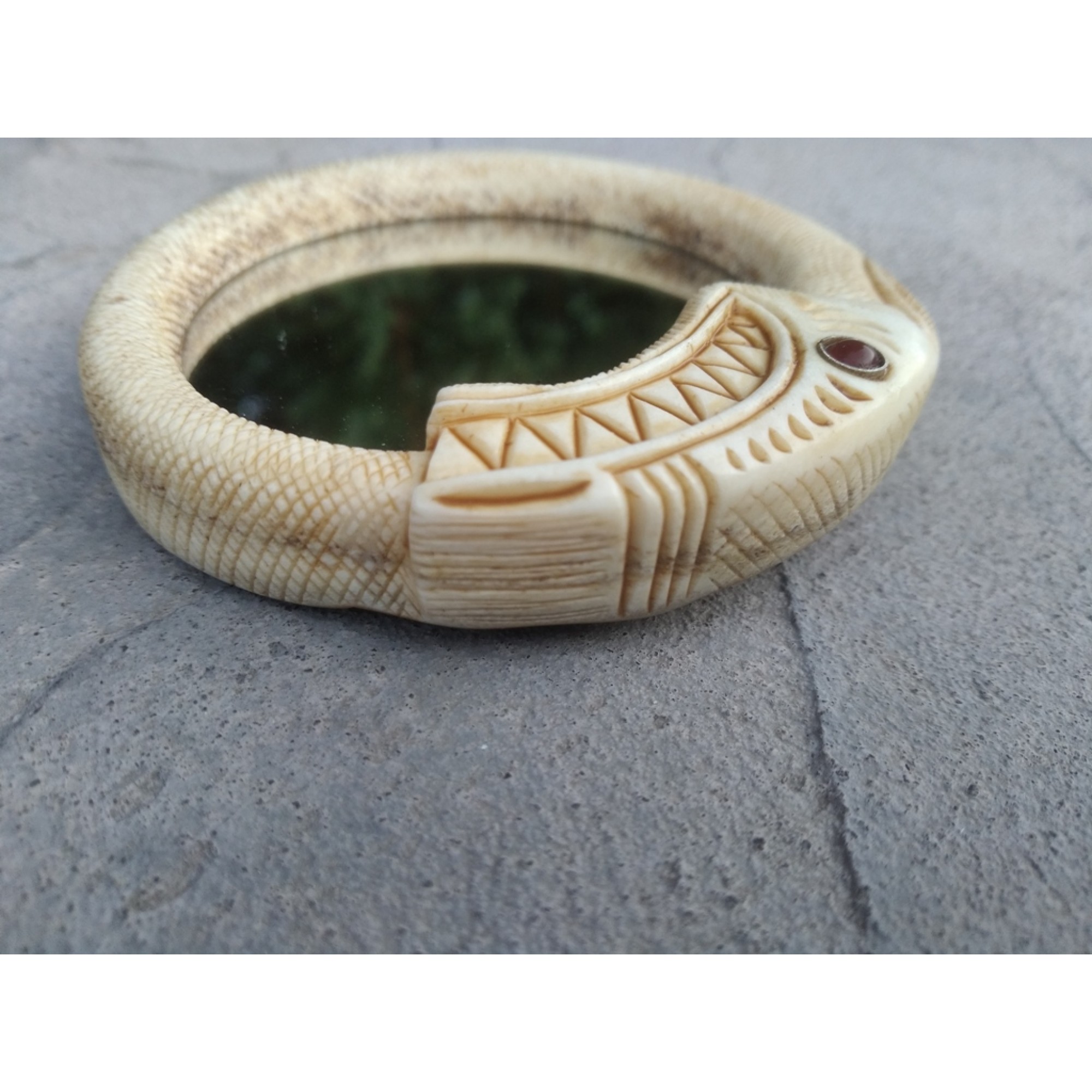 Viking mirror with Jormungand design - RS Workshop