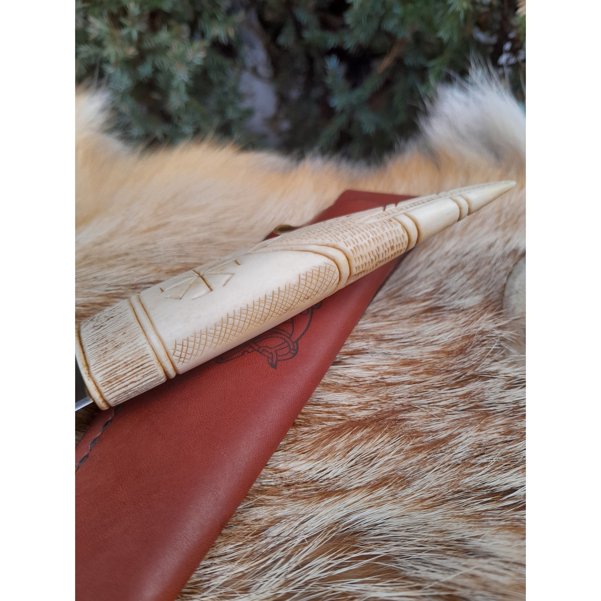 Viking raven knife with carved antler handle. Leather sheath. - RS Artcraft